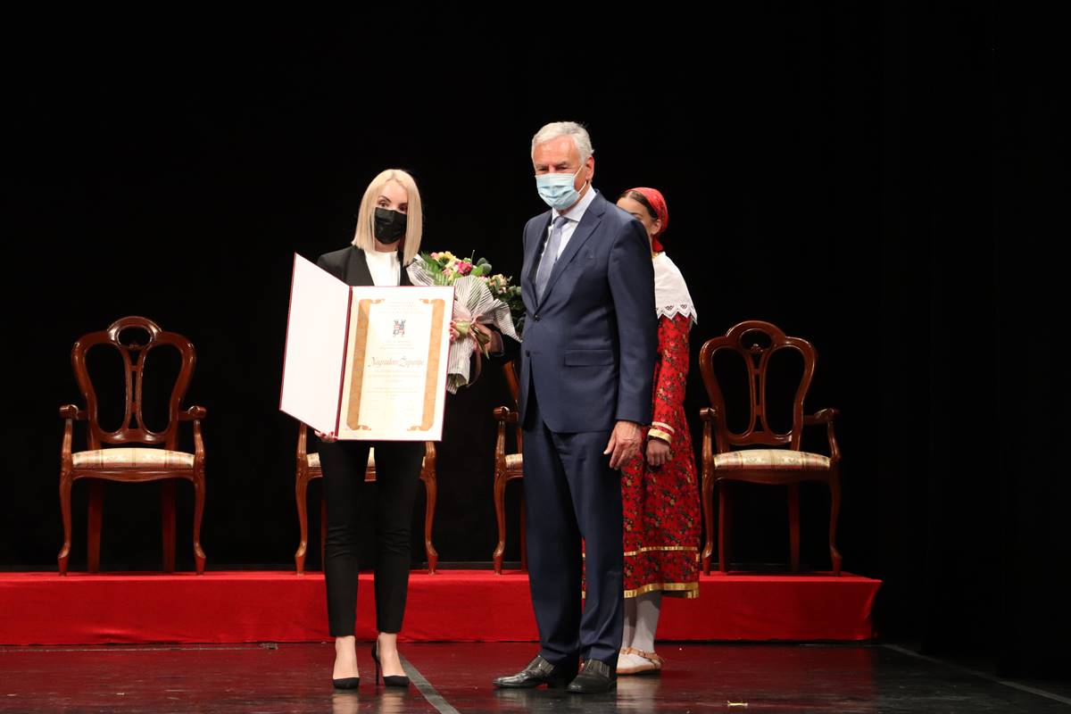 Odjelu za ekonomiju i poslovnu ekonomiju Nagrada za iznimna postignuća | UNIDU